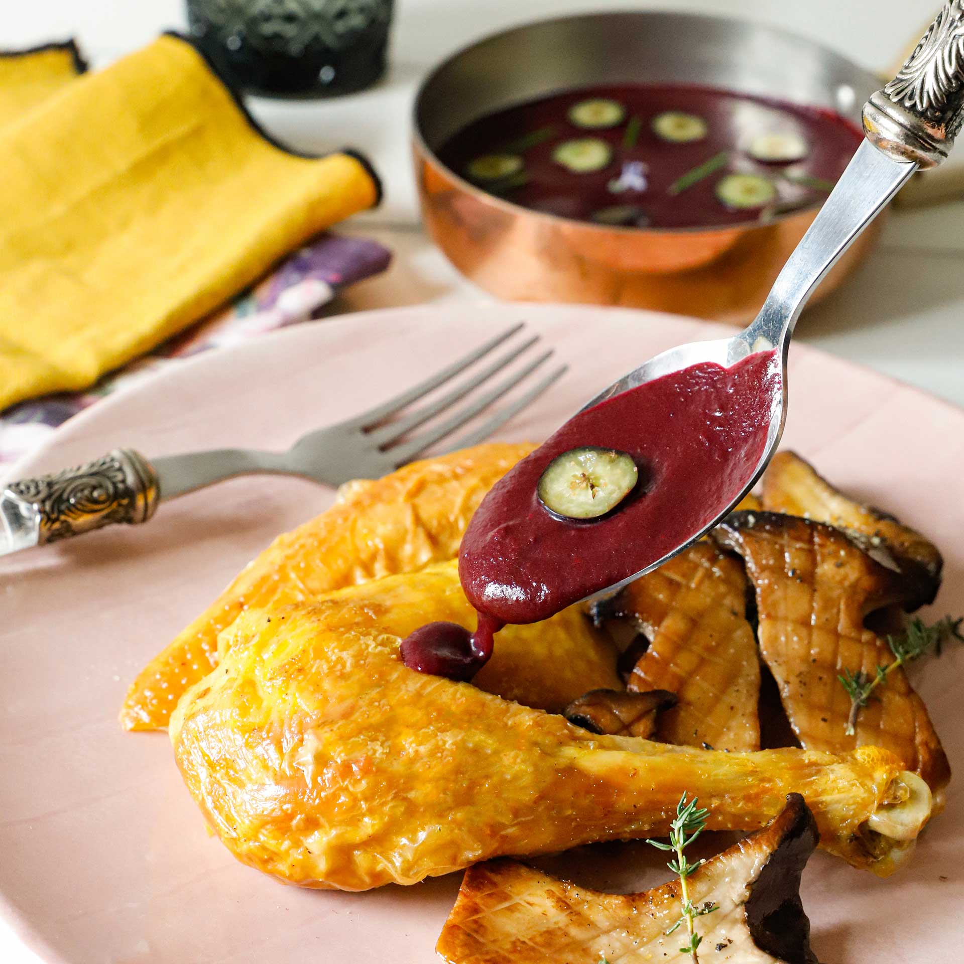 Pollo al forno con funghi cardoncelli e salsa ai mirtilli - Soc. Agr ...